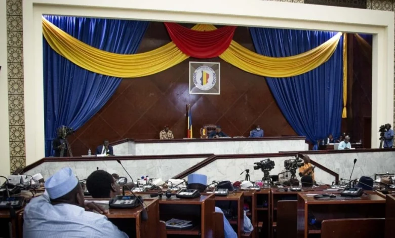 Tchad: le Conseil de transition adopte le projet de nouvelle constitution Tchad: le Conseil de transition adopte le projet de nouvelle constitution